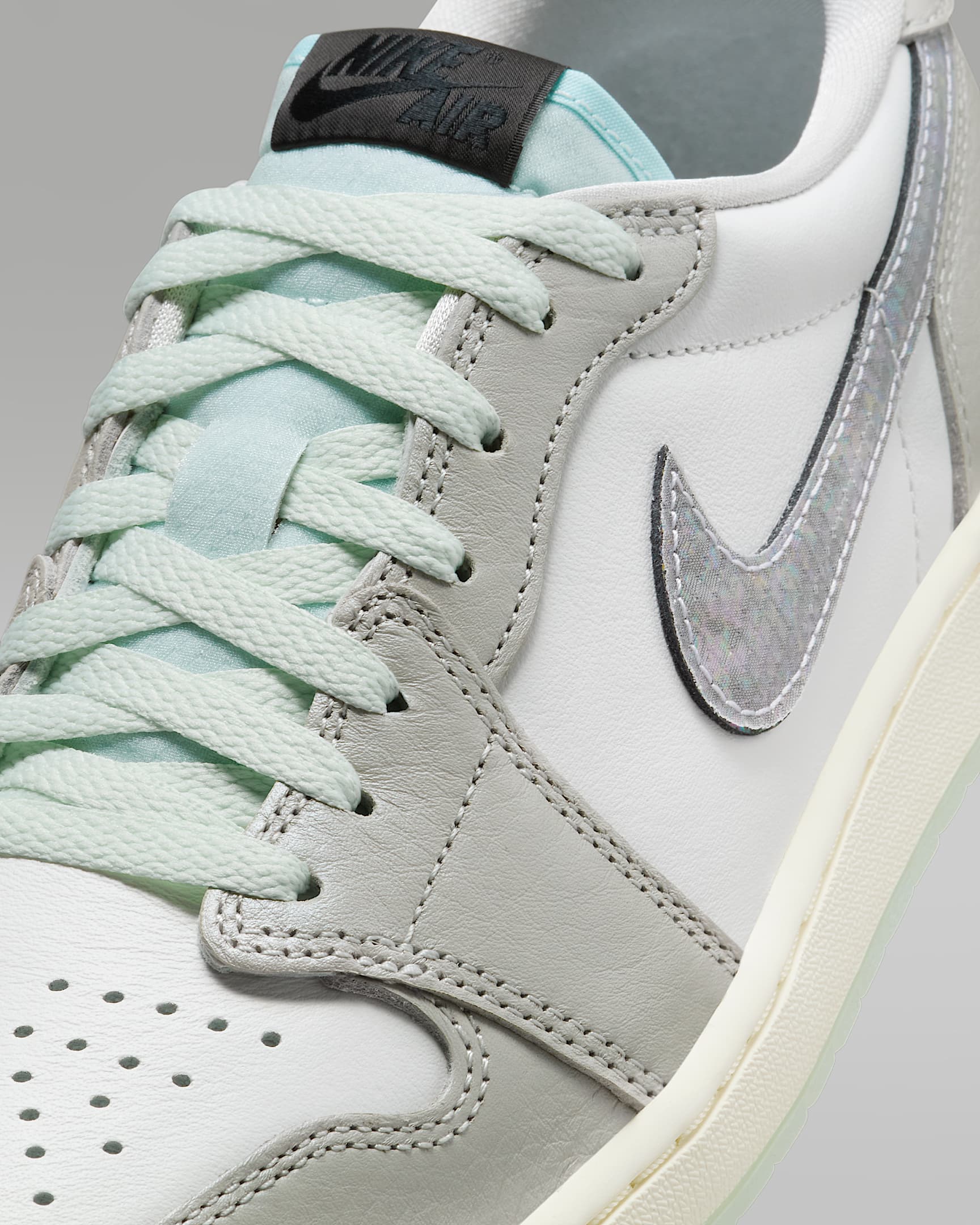 Air Jordan 1 Retro Low "CNY" 新年蜕变系列AJ1银蟒复刻男子运动鞋-NIKE 中文官方网站