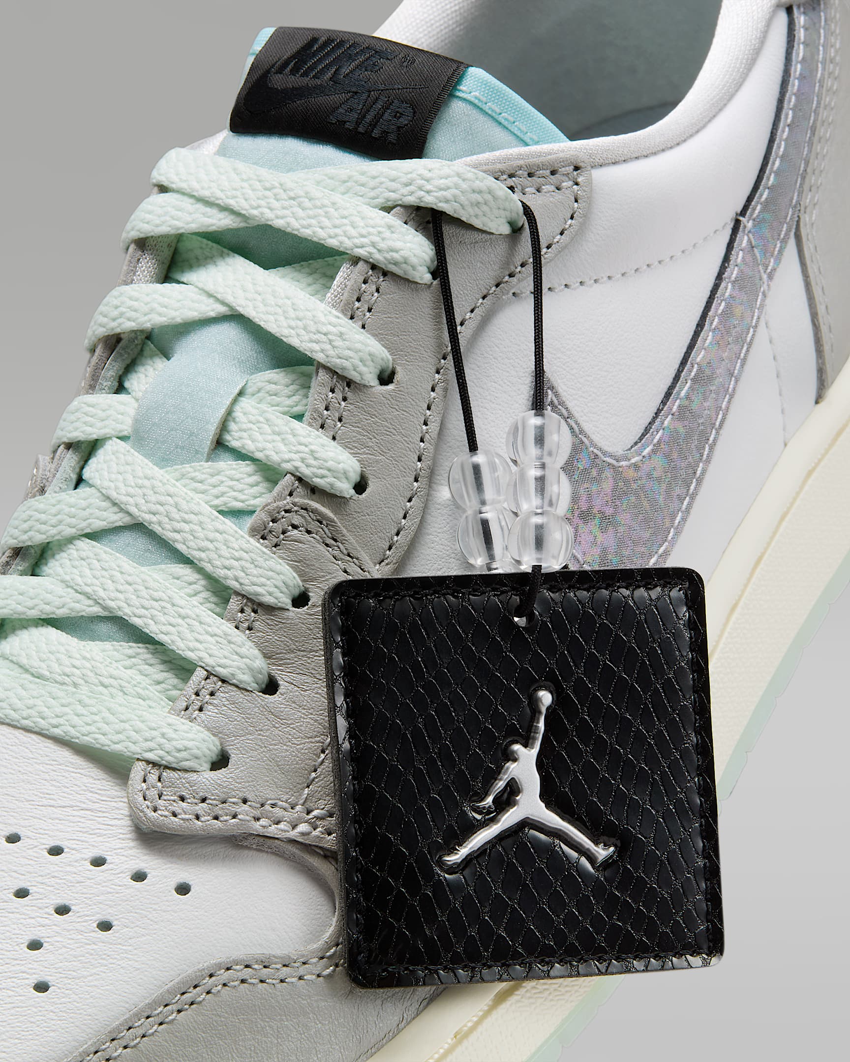 Air Jordan 1 Retro Low "CNY" 新年蜕变系列AJ1银蟒复刻男子运动鞋-NIKE 中文官方网站